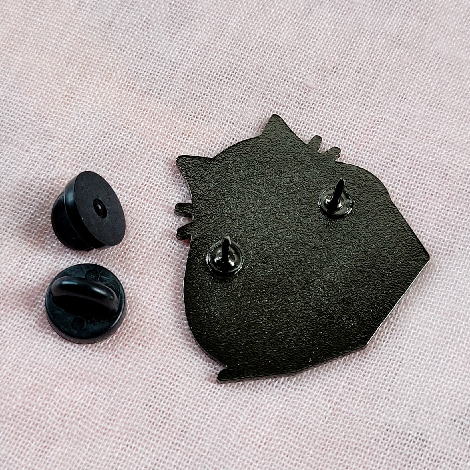 B-GRADE Idiot Box Enamel Pin – The Cat Hive